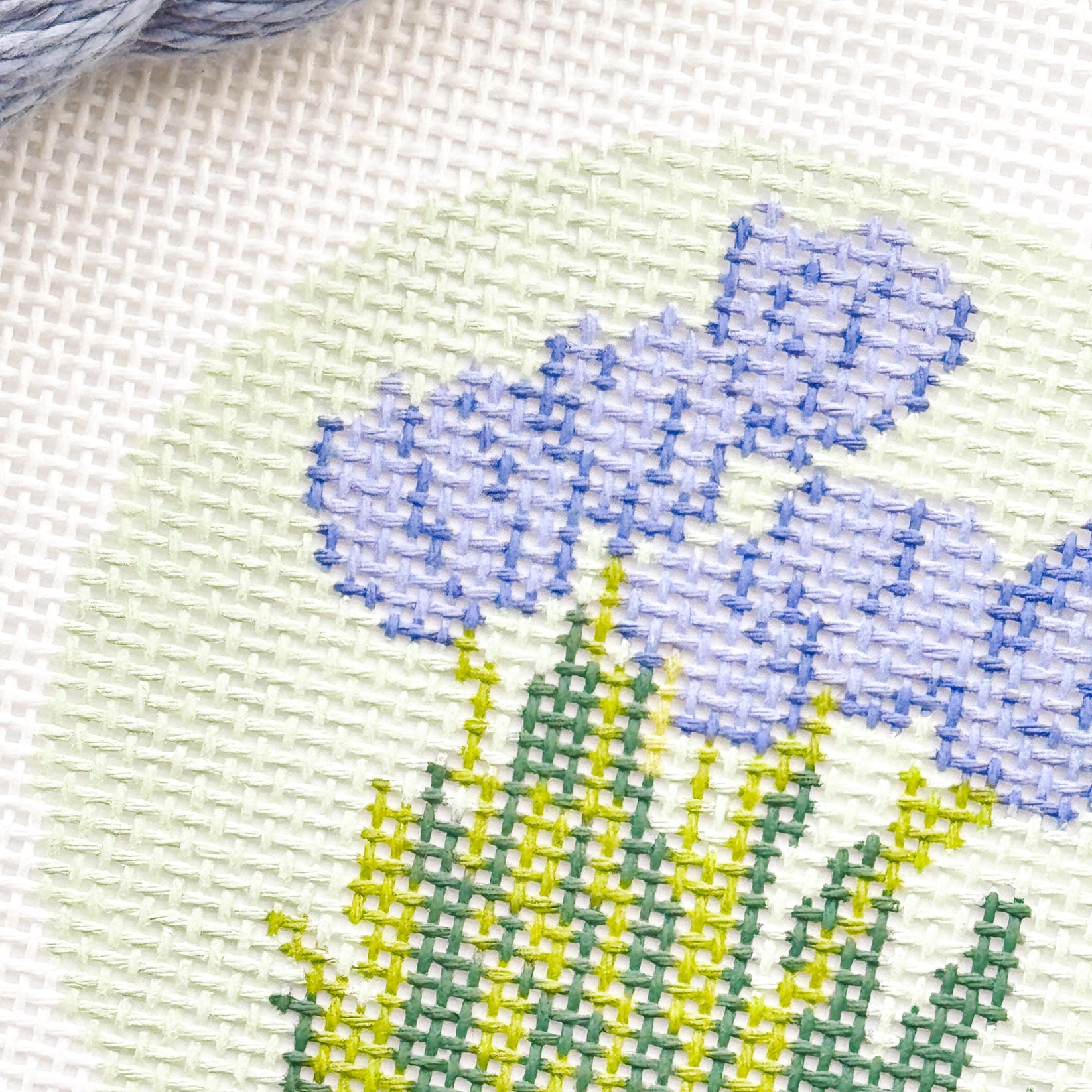Tulip Flower Round Needlepoint Canvas | Hand-Painted 13 Mesh | 4" Desi ...